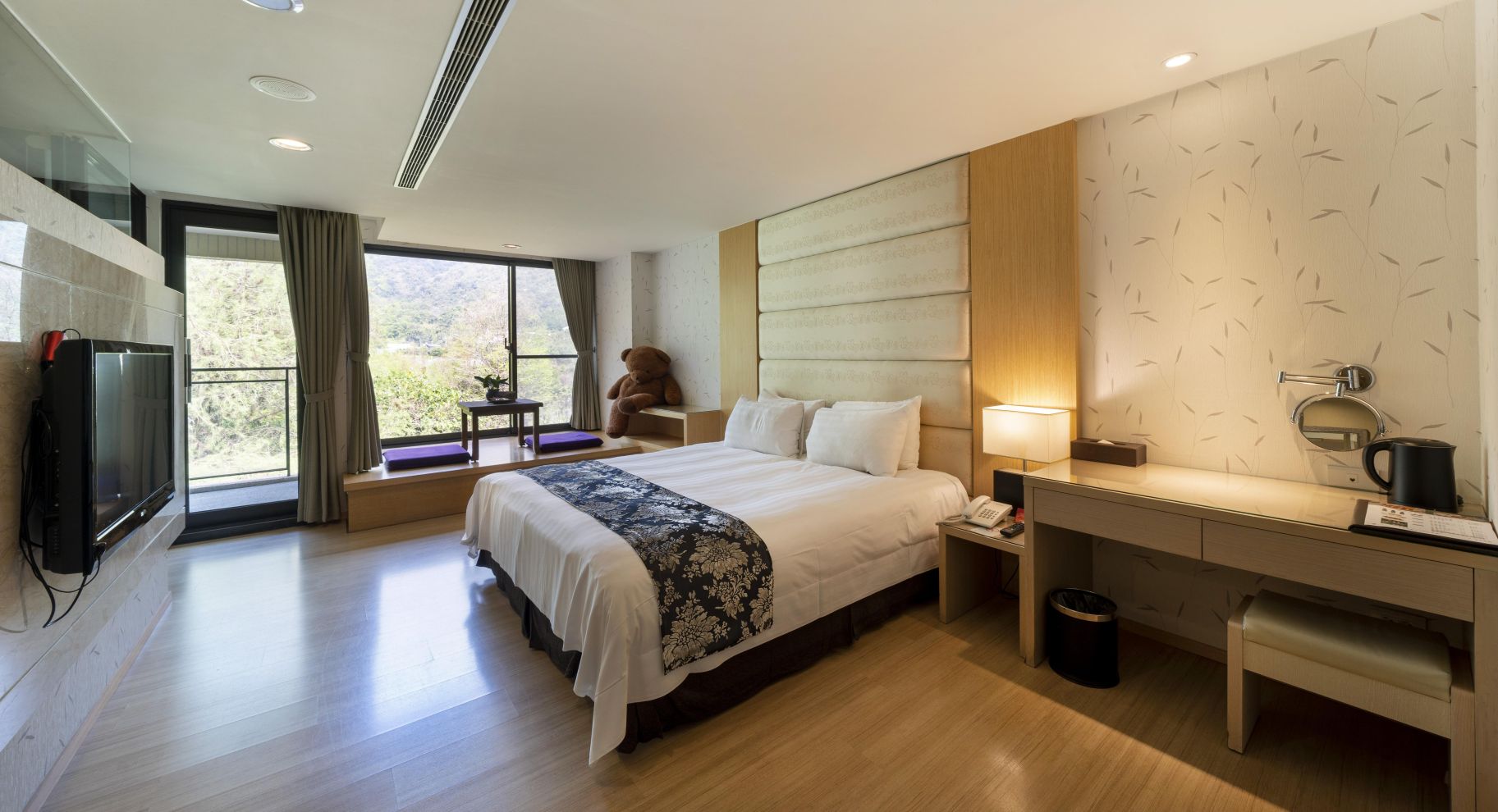 Maple-Tai-Yi Red Maple Resort