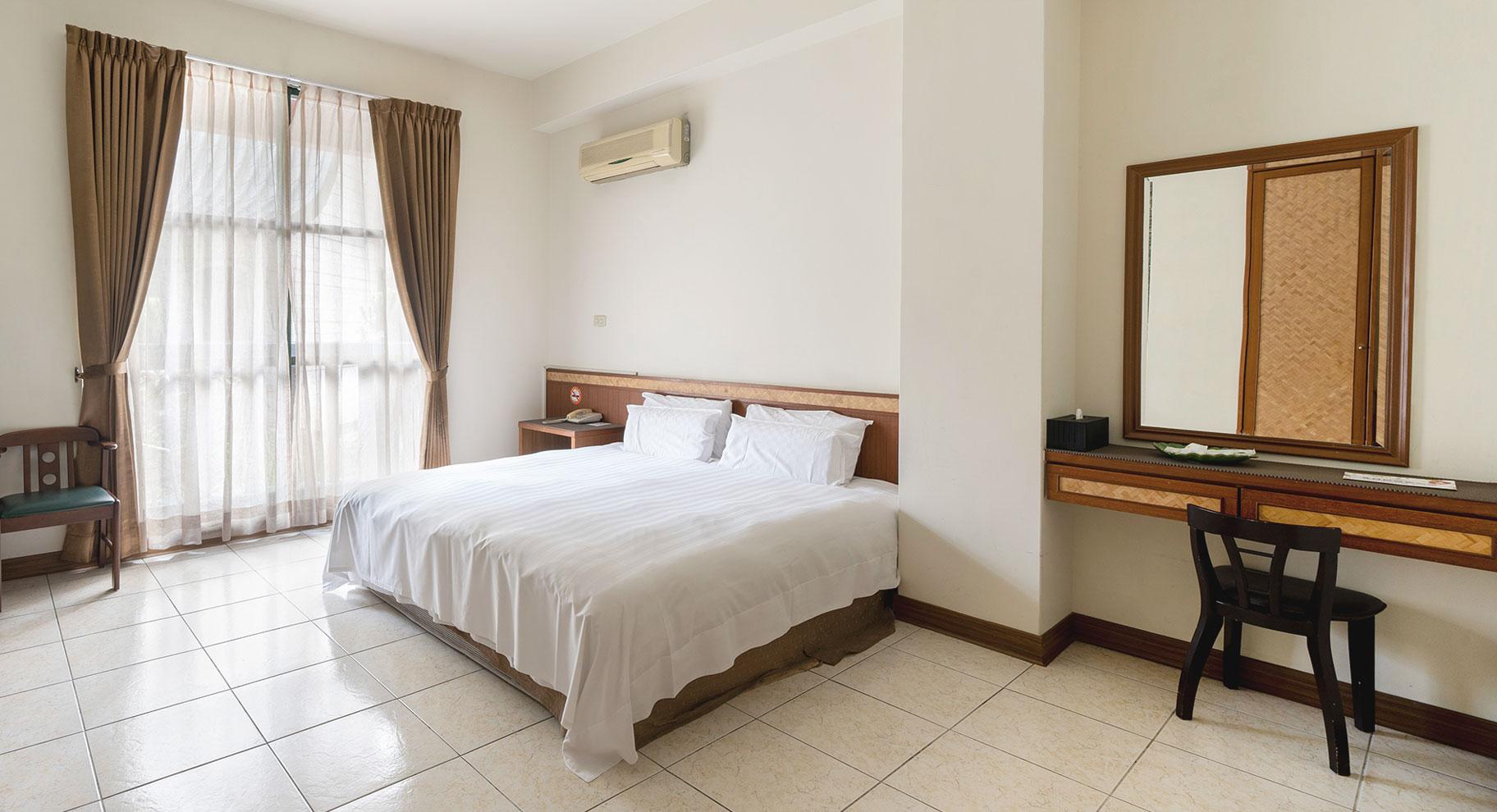 Superior-Tai-Yi Red Maple Resort